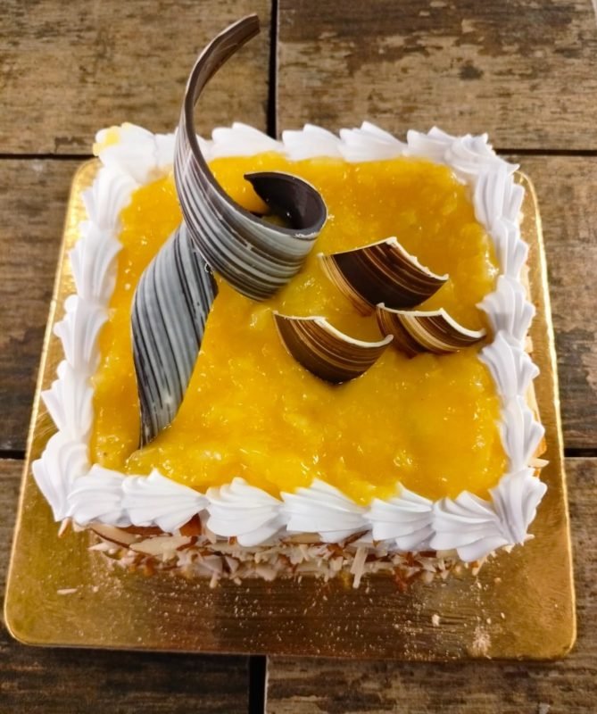 Premium Inside Out Pineapple Cake - Avon Bakers